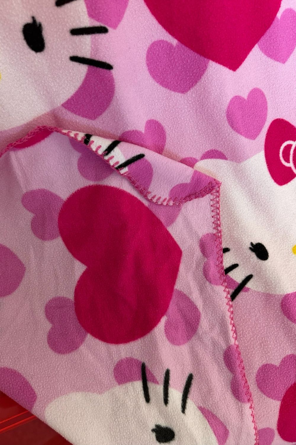 HELLO KITTY VALENTINES HEARTS THROW BLANKET* – Nostalchicks